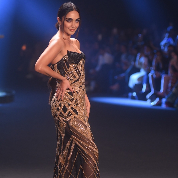 Lakme Fashion Week 2023: Kiara Advani Stuns as Showstopper in Striking ...