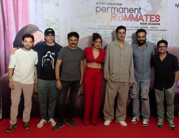 Lead Actors Sumeet Vyas, Nidhi Singh and Others Attend Special Premiere ...