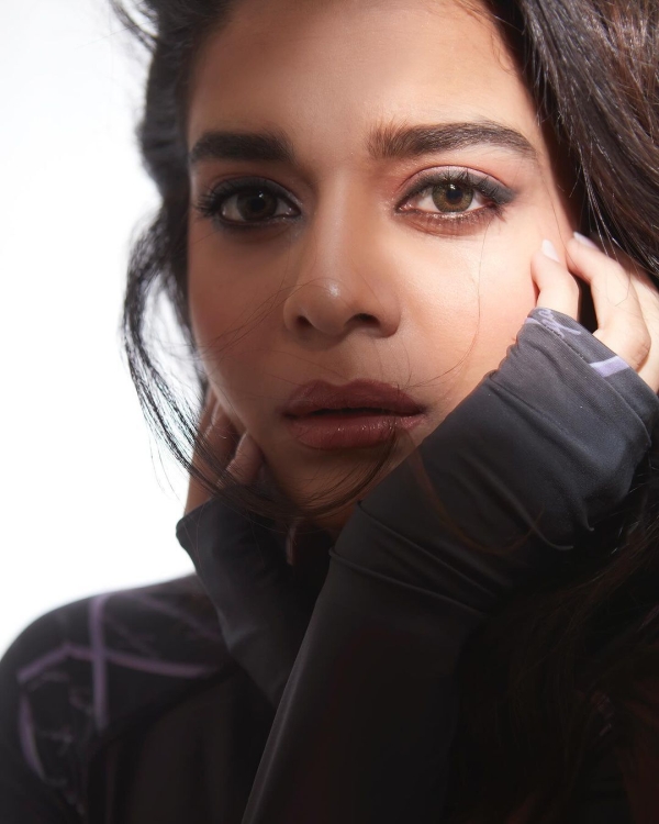 Mithila Palkar: మోడర్న్ డ్రెస్సులో మెరిసిపోతున్న మిథిలా పాల్కర్ ...