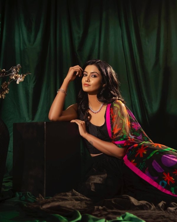 Roshini Haripriyan Photos: Latest HD Images, Pictures, Stills & Pics ...