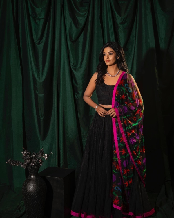 Roshini Haripriyan Photos: Latest HD Images, Pictures, Stills & Pics ...