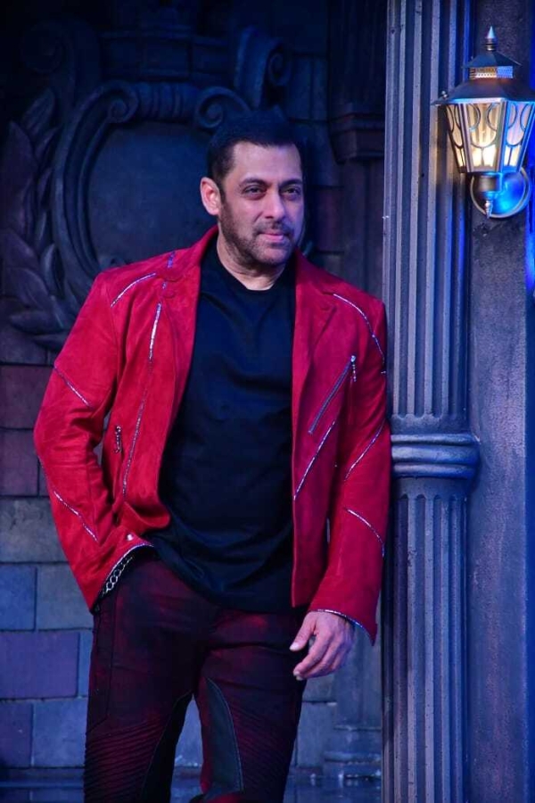 Salman Khan On The Set Of Bigg Boss Season 17