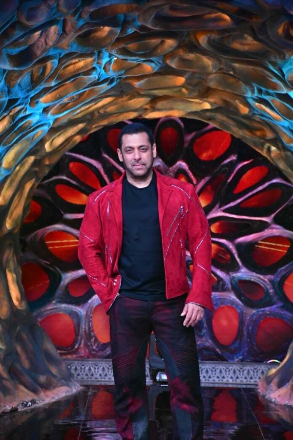 Salman Khan On The Set Of Bigg Boss Season 17