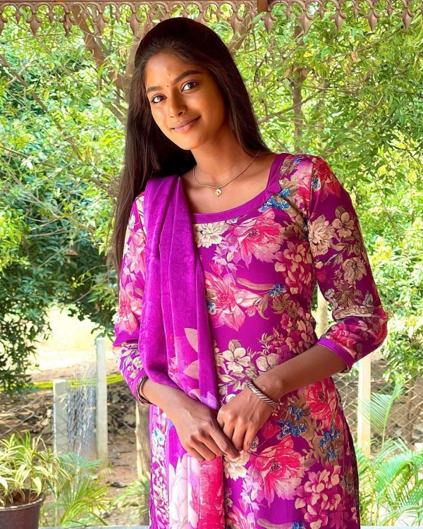 Vinusha Devi Photos: Latest HD Images, Pictures, Stills & Pics - FilmiBeat