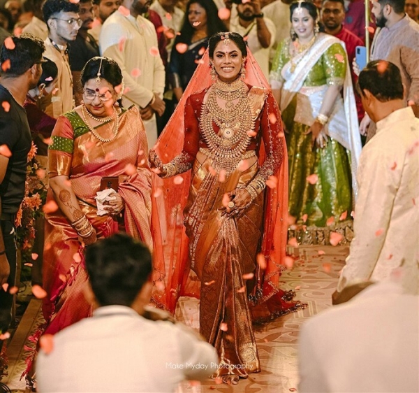 Karthika Nair Marries Rohit Menon In Kerala; See Photos - FilmiBeat