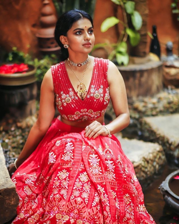 ದೀಪಾವಳಿ ಹಬ್ಬಕ್ಕೆ 'ಮಗಳು ಜಾನಕಿ' ಖ್ಯಾತಿಯ ಗಾನವಿ ಲಕ್ಷ್ಮಣ್ ಫೋಟೋಶೂಟ್! | Mgalu ...