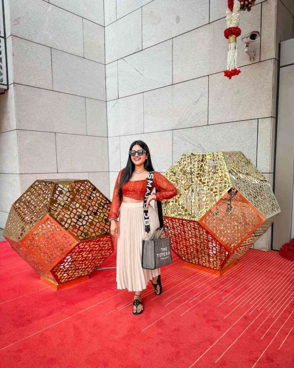 Sravanthi Chokkarapu: వైట్ మిడ్డీలో వావ్ అనిపిస్తున్న స్రవంతి చొక్కారపు ...