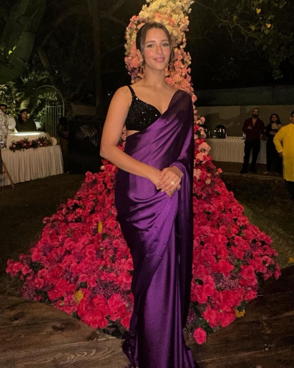 Animal Sensation Tripti Dimri Sizzles in Purple Saree, Fans Declare Her ...