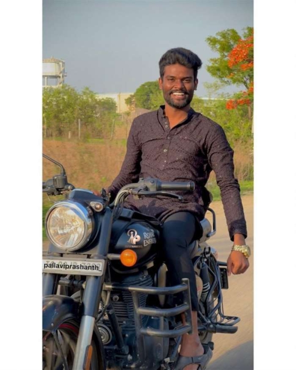 Bigg Boss Telugu Season 7 Winner Pallavi Prashanth Family And Unseen ...