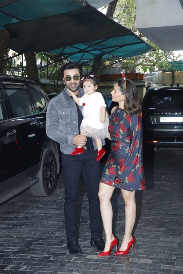 Ranbir Kapoor, Alia Bhatt Show Daughter Raha's Face For The FIRST Time; See Pics