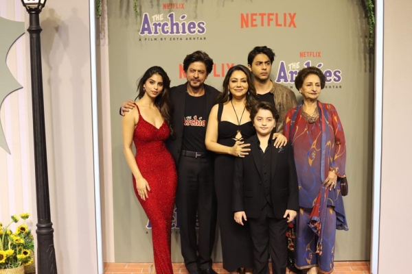 Shahrukh Khan Family Attend Her Daughter Suhana Khan Archies Screening