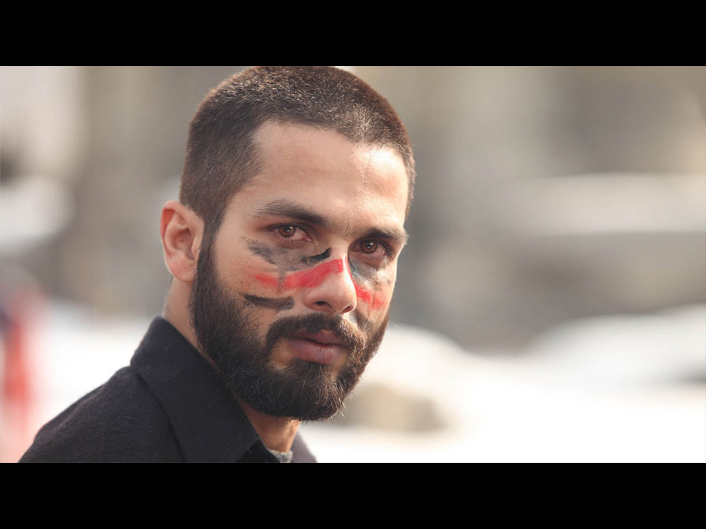 Haider Story, Haider Hindi Movie Story, Preview, Synopsis - FilmiBeat