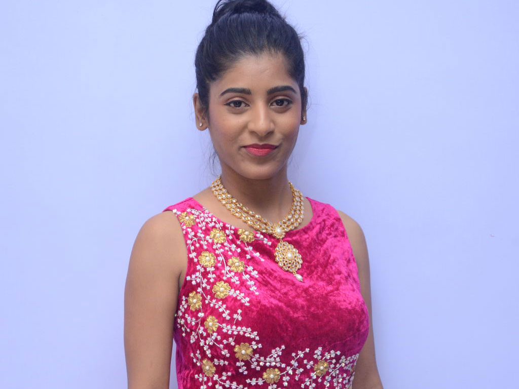 Gayathri Biography, Life Story, Career, Awards & Achievements - Filmibeat