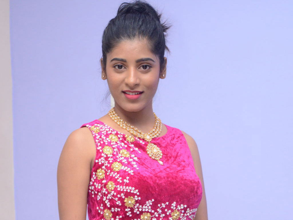 Gayathri Biography, Life Story, Career, Awards & Achievements - Filmibeat