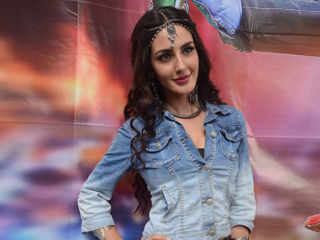 Farah Karimi Biography, Life Story, Career, Awards & Achievements ...
