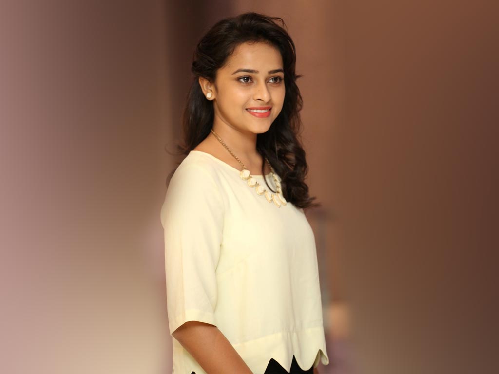 Sri Divya Fan Photos | Sri Divya Pictures, Images - 57670 - FilmiBeat