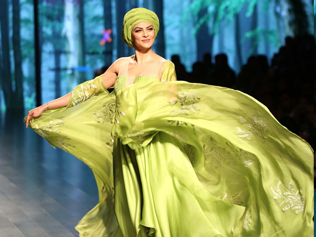 Sushmita Sen Biography, Life Story, Career, Awards & Achievements ...