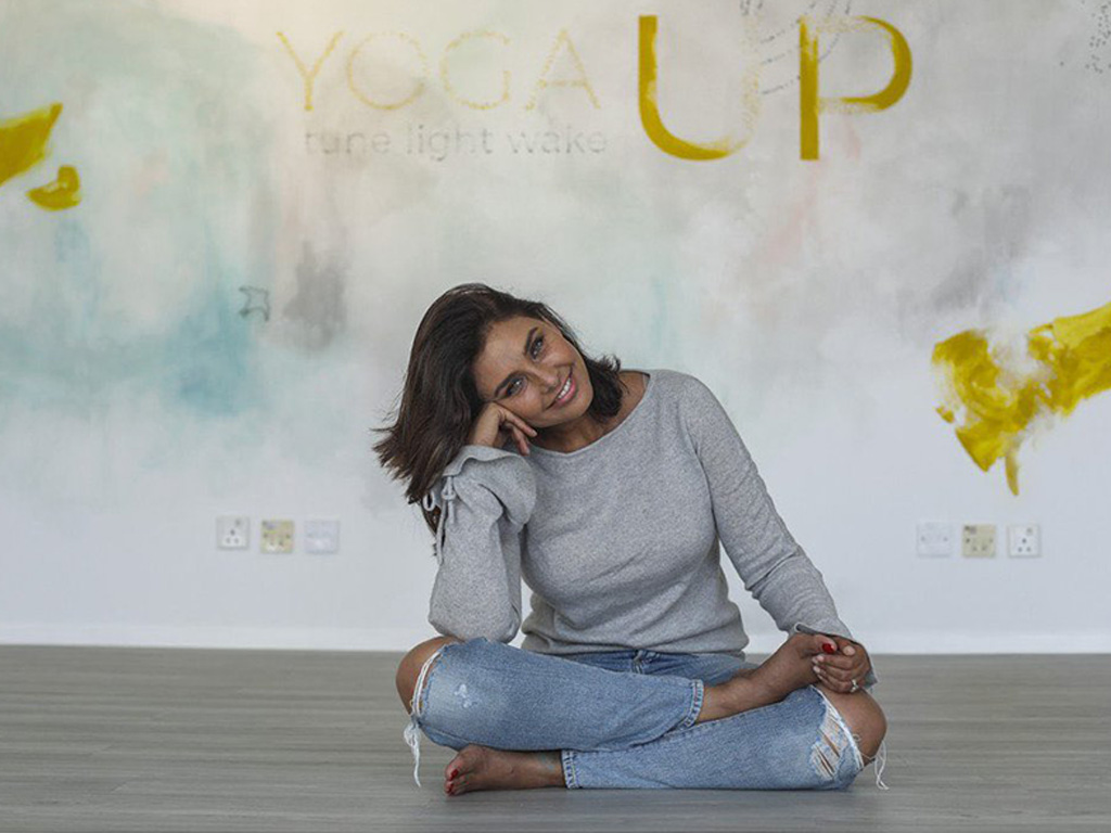 Lisa Ray Biography, Life Story, Career, Awards & Achievements - Filmibeat