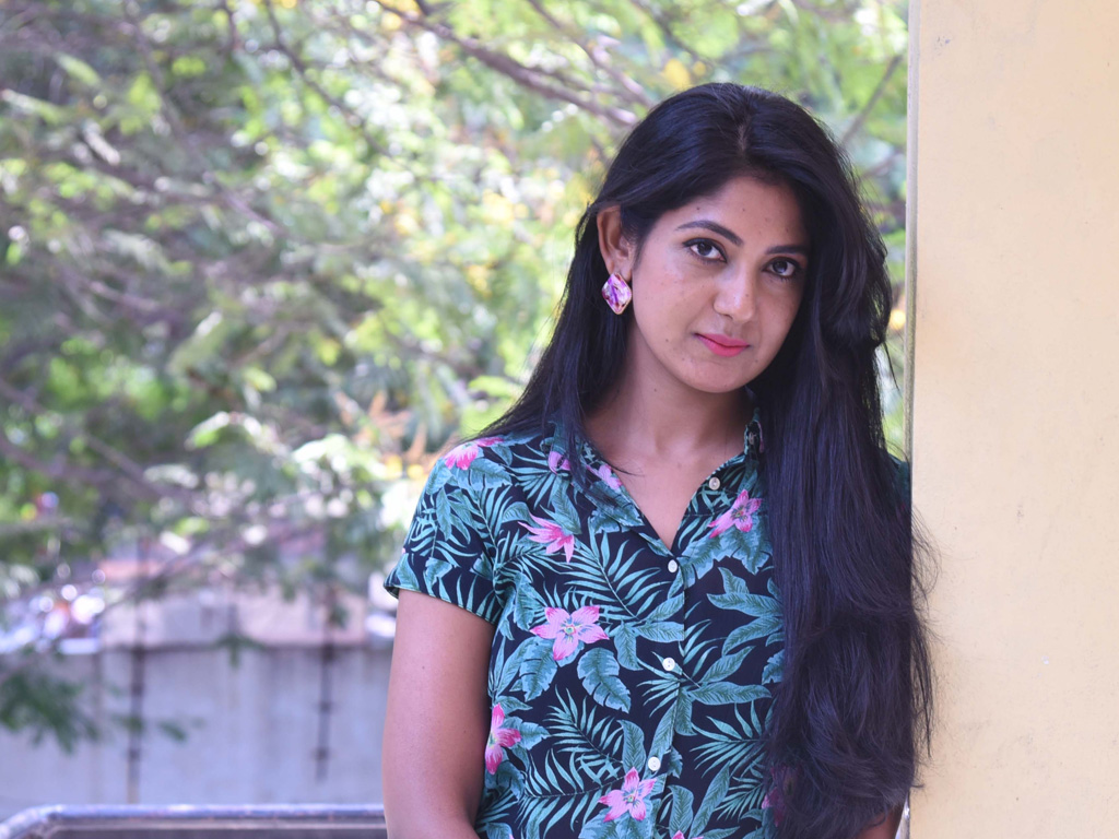 Yagna Shetty Wallpapers - FilmiBeat
