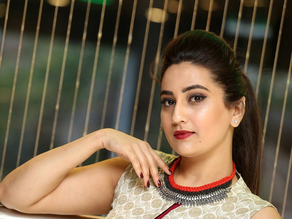 Manjusha Biography, Life Story, Career, Awards & Achievements - Filmibeat