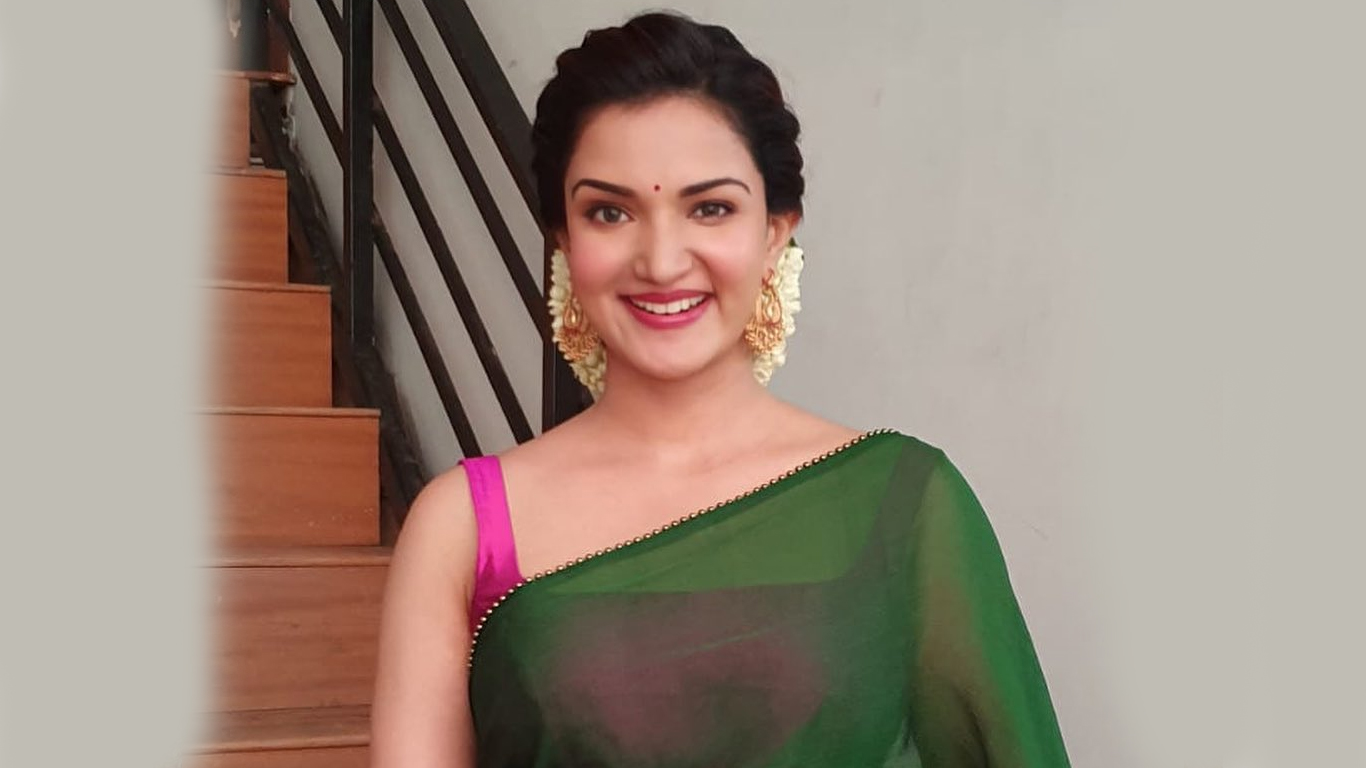Honey Rose Biography, Life Story, Career, Awards & Achievements - Filmibeat