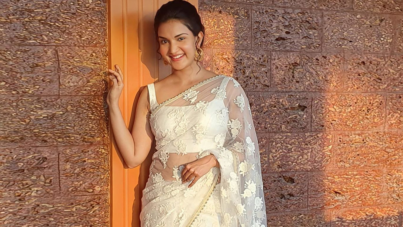 Honey Rose Biography, Life Story, Career, Awards & Achievements - Filmibeat