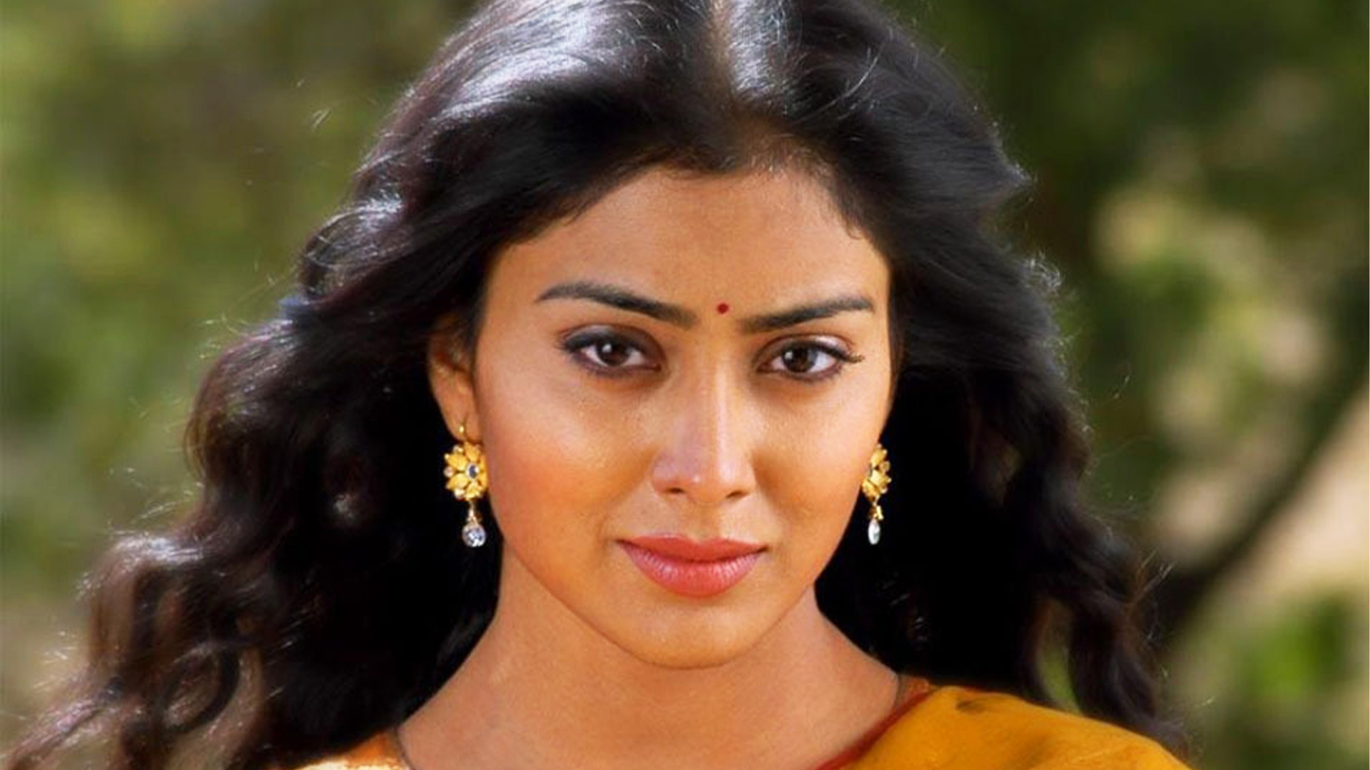 Shriya Saran Biography, Life Story, Career, Awards & Achievements ...