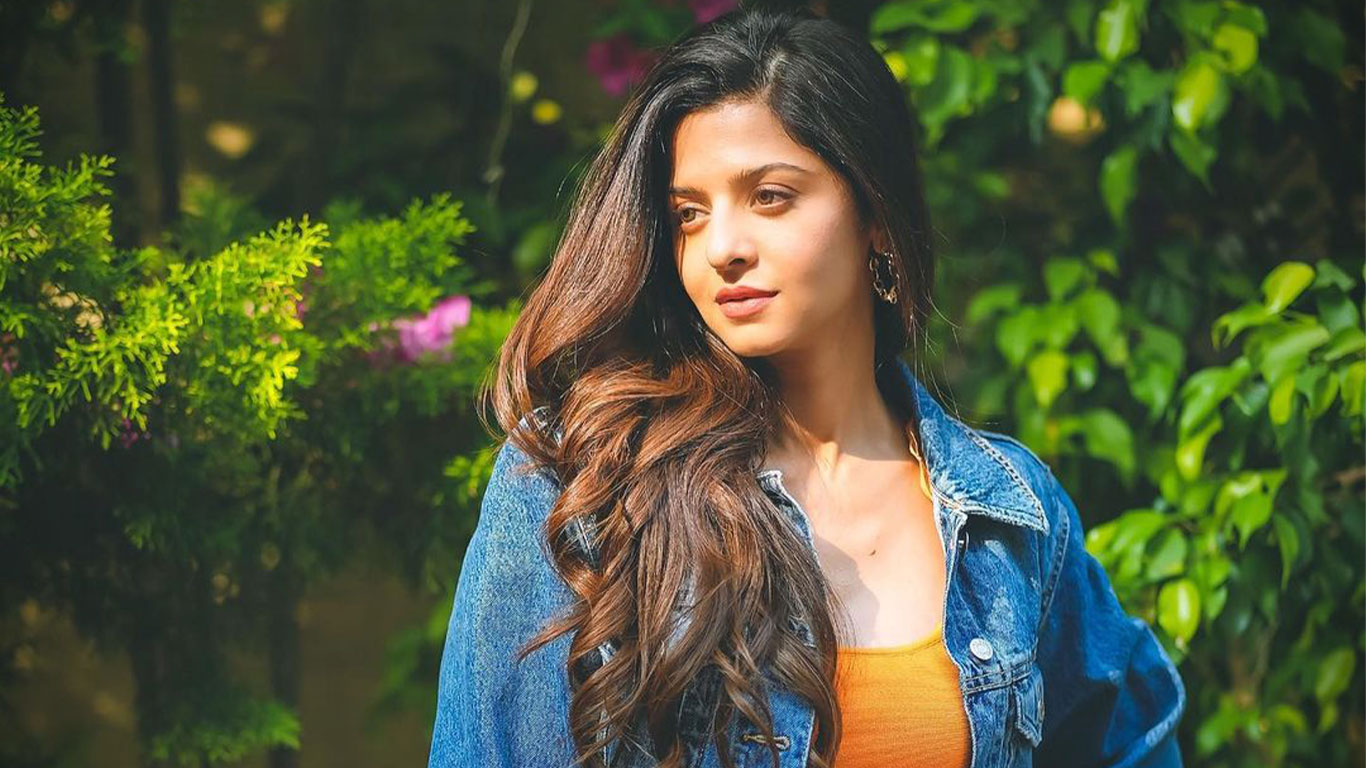 Vedhika Biography, Life Story, Career, Awards & Achievements - Filmibeat