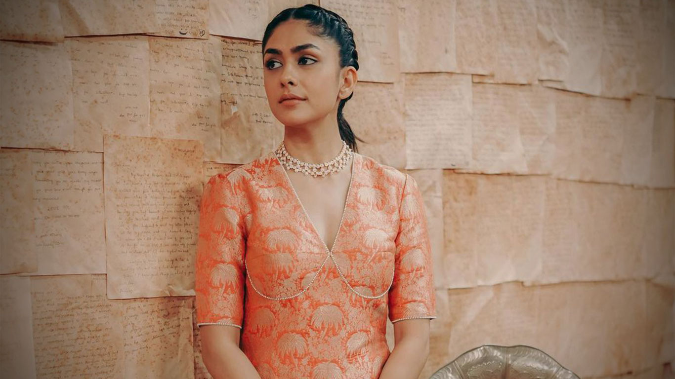 Mrunal Thakur Upcoming Movies (2022, 2023) | Mrunal Thakur Upcoming ...