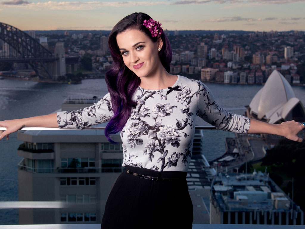 Katy Perry Wallpaper Lounge Chair Katy Perry Defends Working With Dr
