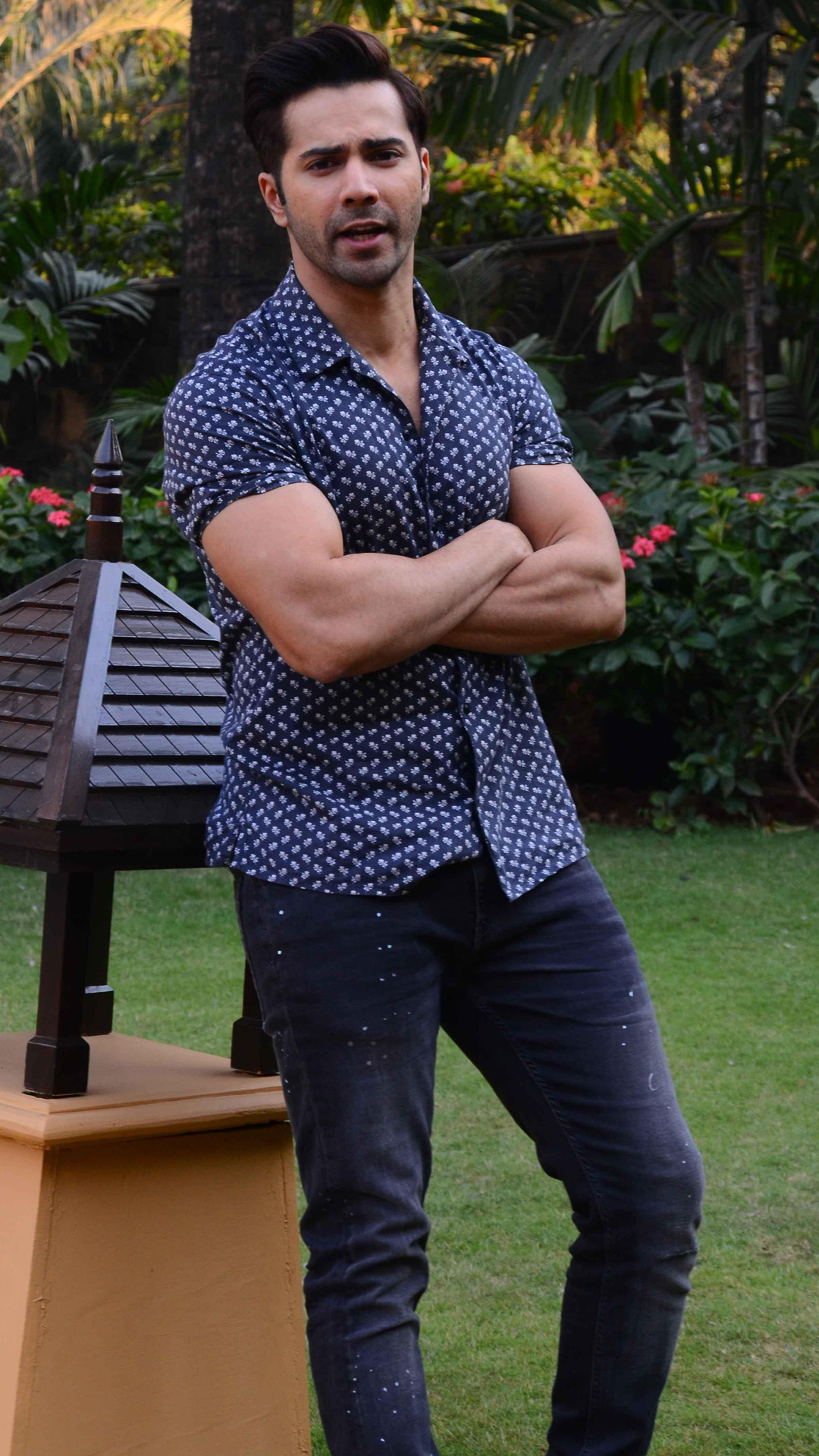 Varun Dhawan Body Wallpaper