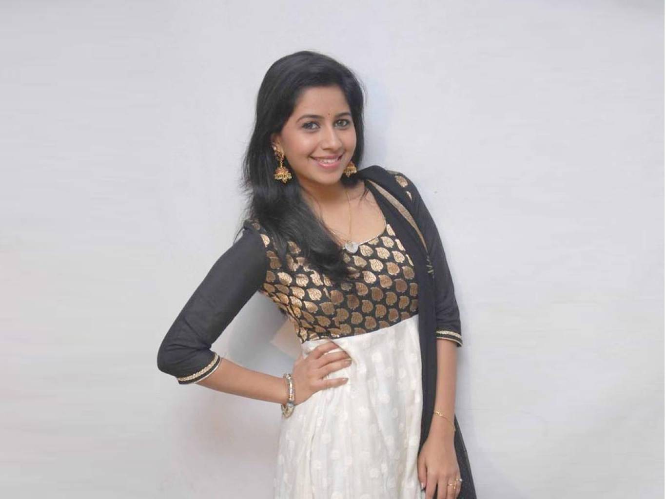 Anushree (Anchor) HD Wallpapers | Latest Anushree (Anchor) Wallpapers ...