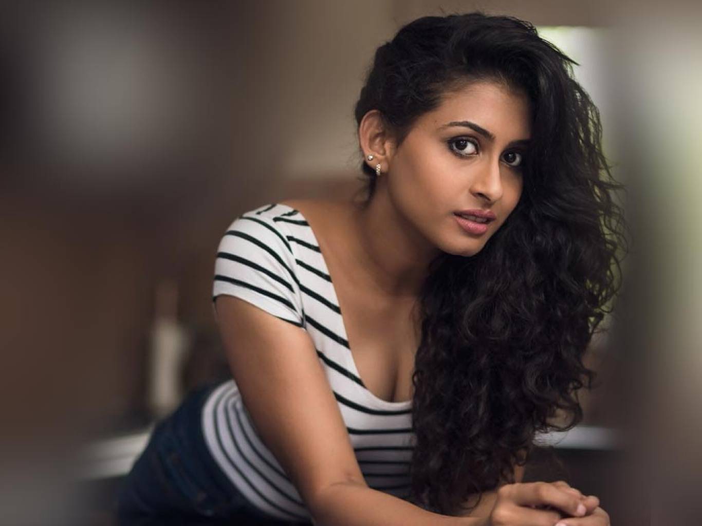 Nithya Naresh HD Wallpapers | Latest Nithya Naresh Wallpapers HD Free ...