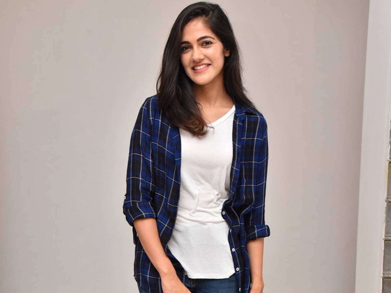 Simran Choudhary HD Wallpapers | Latest Simran Choudhary Wallpapers HD ...