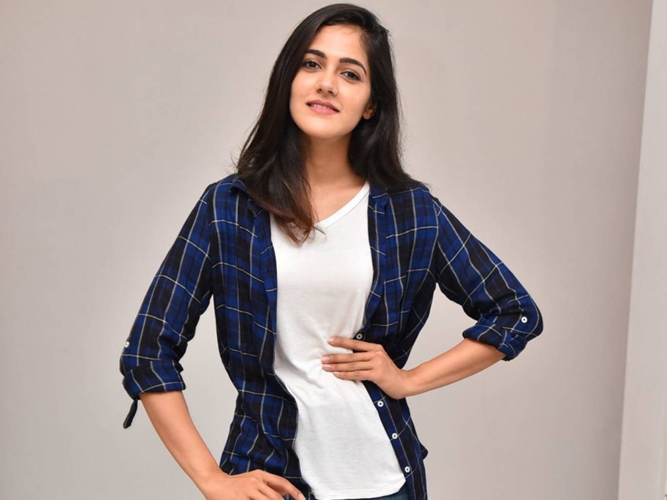 Simran Choudhary HD Wallpapers | Latest Simran Choudhary Wallpapers HD ...