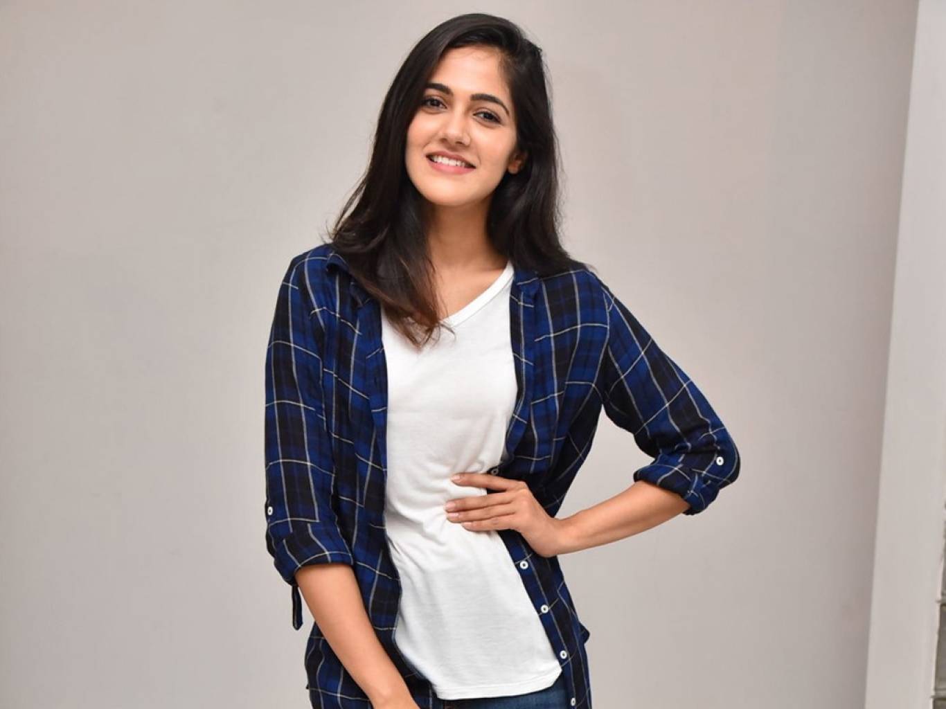 Simran Choudhary HD Wallpapers | Latest Simran Choudhary Wallpapers HD ...