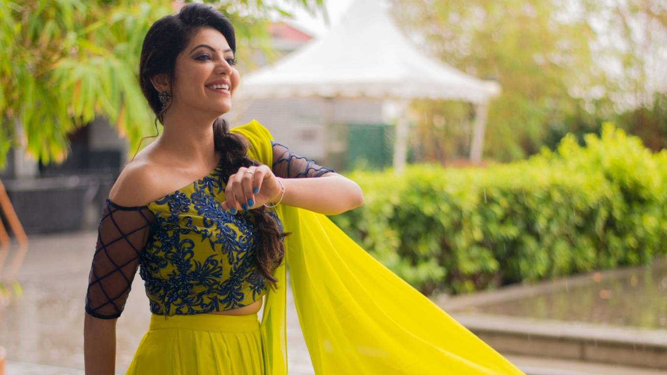 Athulya Ravi HD Wallpapers | Latest Athulya Ravi Wallpapers HD Free ...