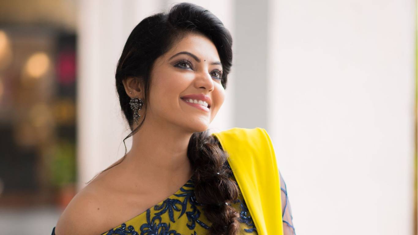 Athulya Ravi HD Wallpapers | Latest Athulya Ravi Wallpapers HD Free ...
