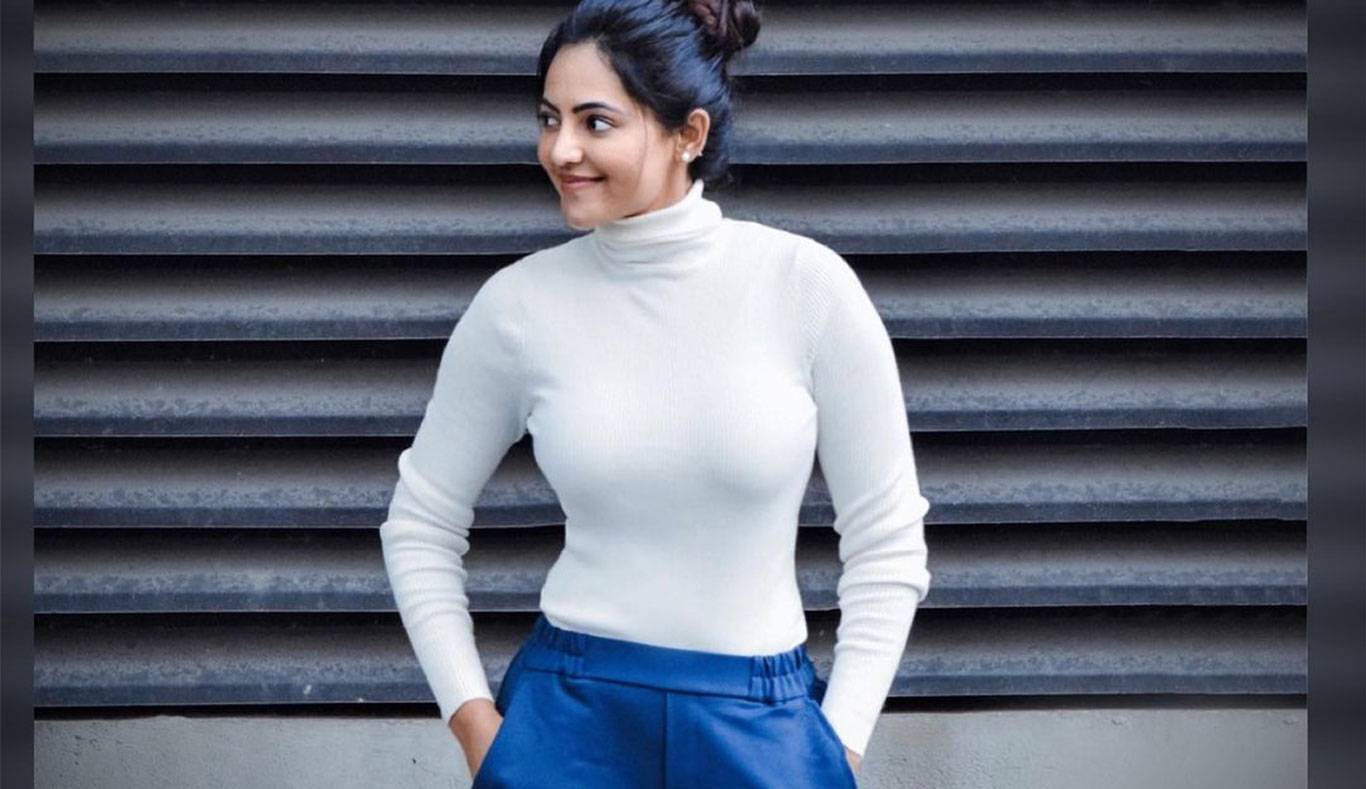 Athulya Ravi HD Wallpapers | Latest Athulya Ravi Wallpapers HD Free ...