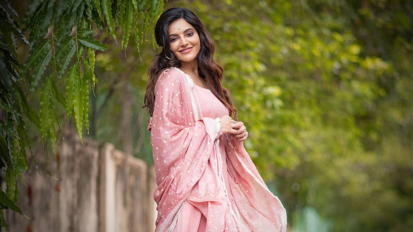 Athulya Ravi HD Wallpapers | Latest Athulya Ravi Wallpapers HD Free ...